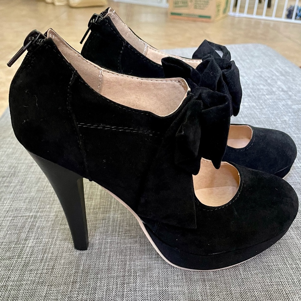 Black Velvet Bow Platform Ankle Heels - Gem